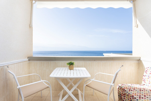 Home2Book Cozy Seaside Studio with Stunning Views